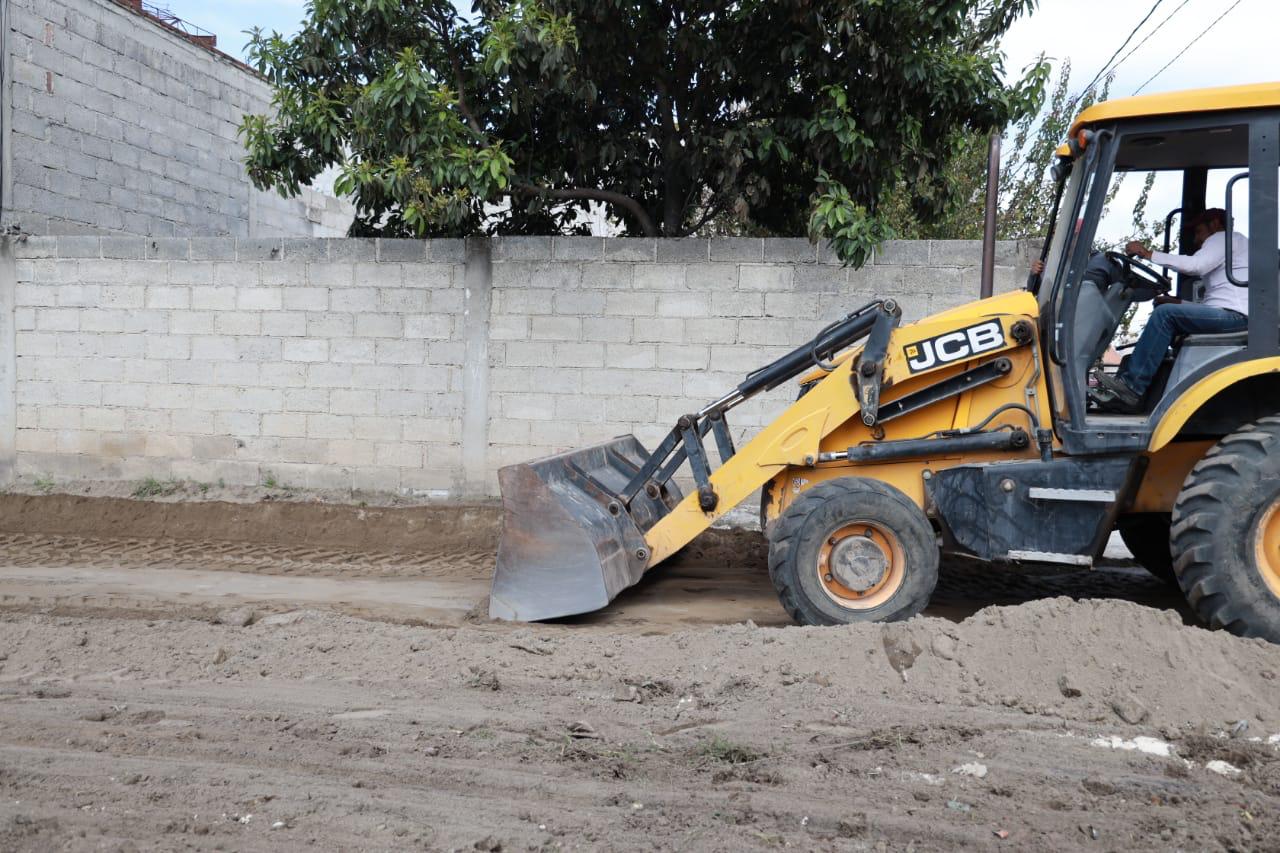 Inician construcción de pavimento de adocreto en calle de la colonia Reforma, en Chiautempan ...